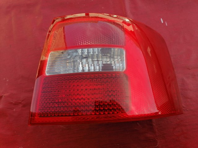 Desno stop svetlo za Audi A6 AVANT C5 4B