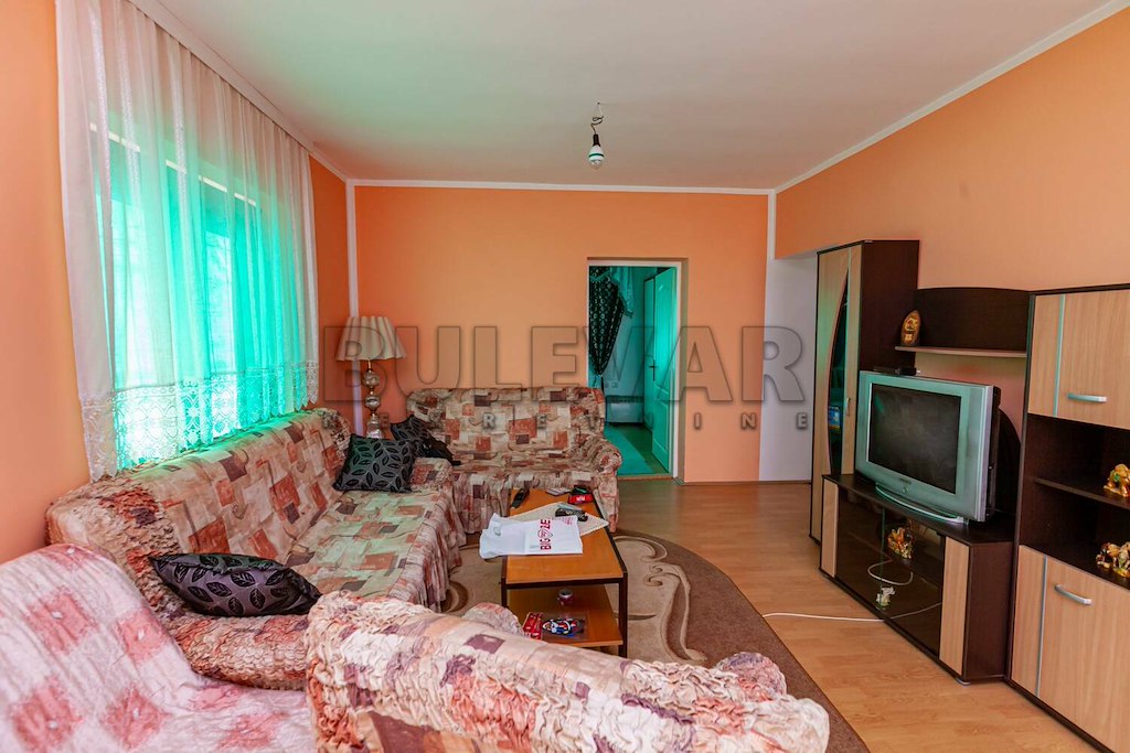 Lepa, nova kuća u Donjem Komrenu, 160m2, 7,15 ari placa