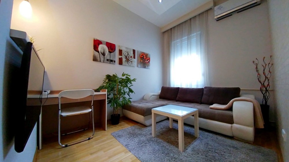 APARTMAN ETNA .