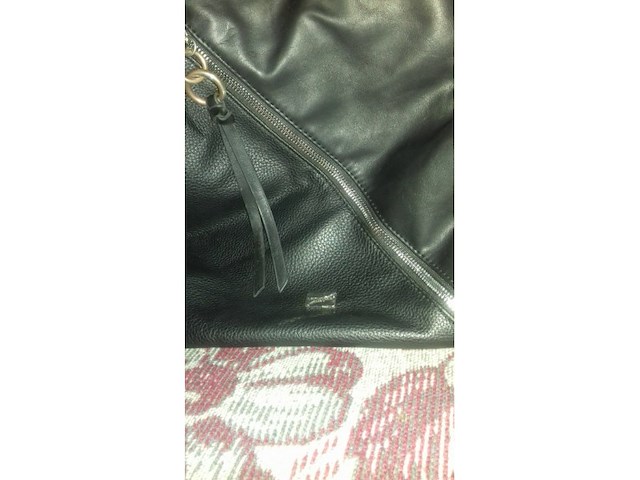 Ženska kožna torbica crne boje-marke:David Jones