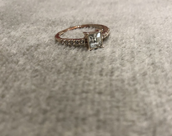 Prelep prsten