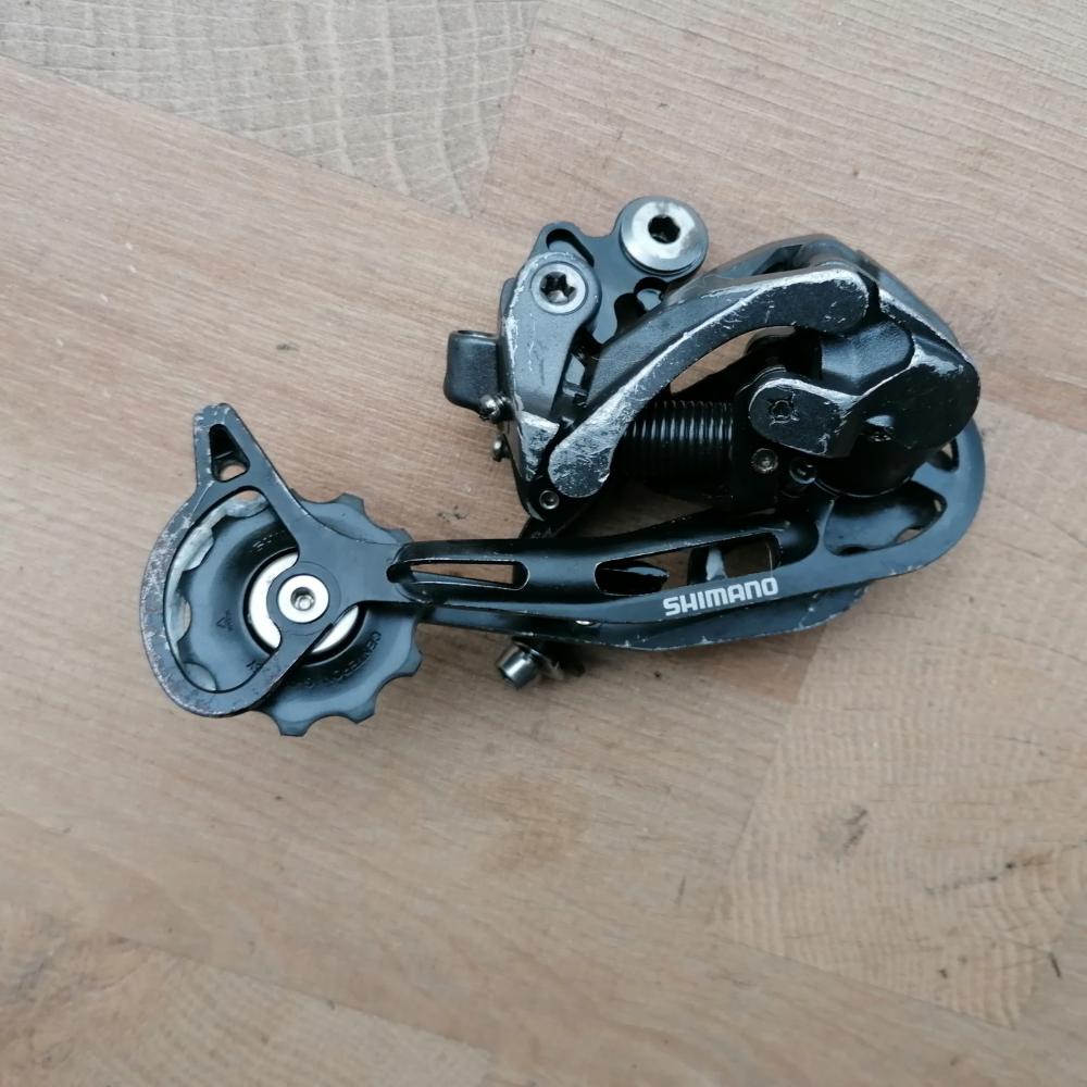 Zadnji menjač Shimano Deore SLX RD-M662