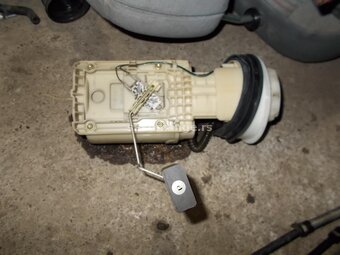 Golf 4 1.4 b pumpa u rezervoaru sa plovkom ispravna.