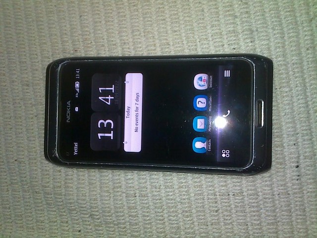 Nokia E7 communicator solidno ocuvana life timer 110:53