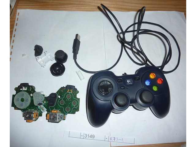 Logitech Gamepad F310, jedan neispitan, nešto zvecka u