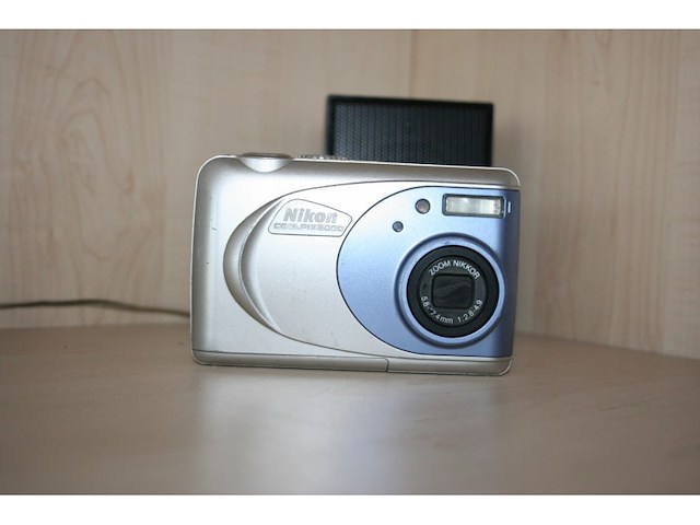 Nikon coolpix 2000