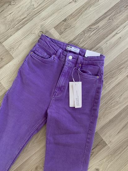 Nove Bershka pantalone