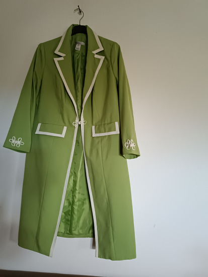Elegantan mantil novo