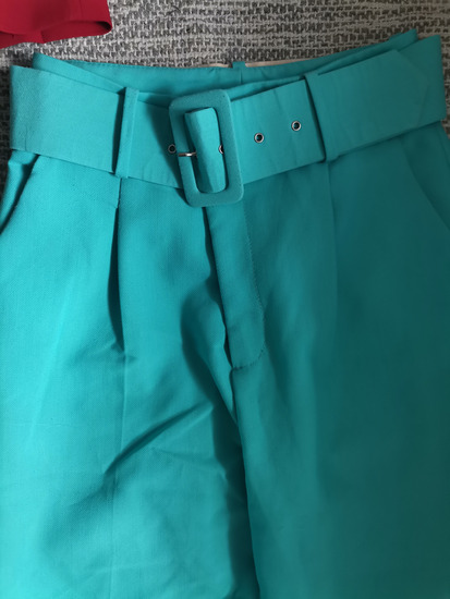 Zara pantalone s velicina