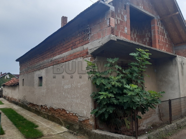 Kuća sa placem, Novo Selo