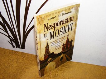 Nesporazum u Moskvi Simon De Bovoar