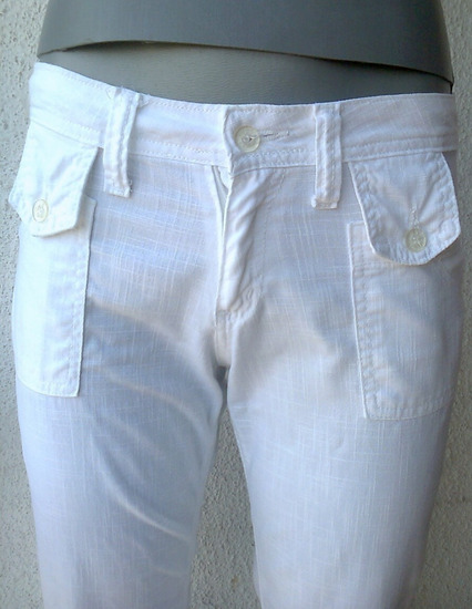 bele letnje pantalone broj 36 BLUE CODE E3