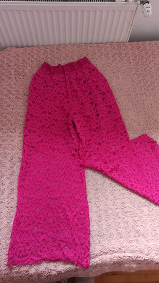 Roze cipkane pantalone