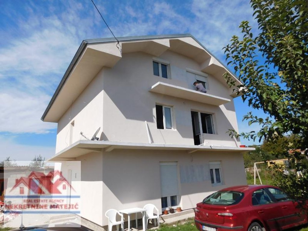 KUĆA, 270 M2 PETROVAC + 6 ARI PLACA, CENA – 97000 E