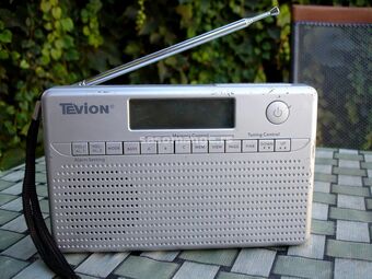 TEVION MD-82157 - digitalni radio tranzistor