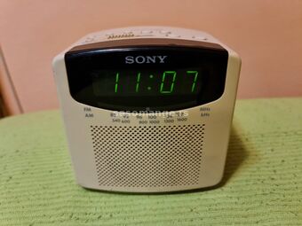 SONY ICF-C102 - kvalitetan radio sat - budilnik na struju