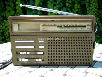 ELECTRONIC TR-1200 - nemački radio tranzistor