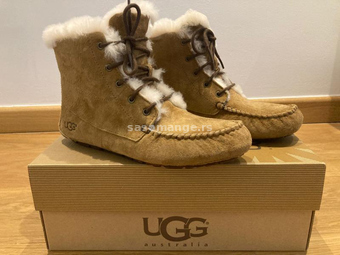 Ženske zimske čizmice - UGG Chickaree