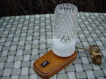 Stara retro stona lampa br.747