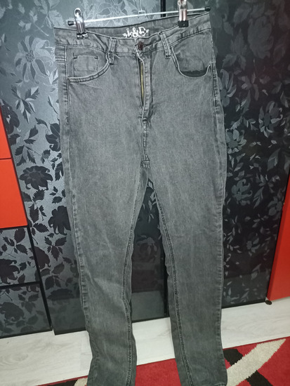 Sive duboke pantalone