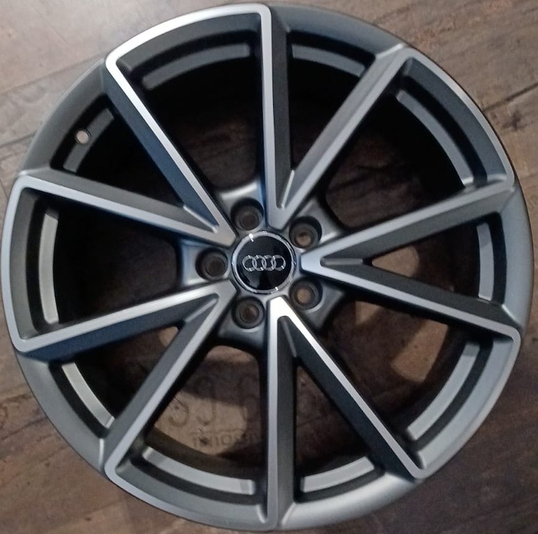 Audi 8,5×20 5/112 ET33