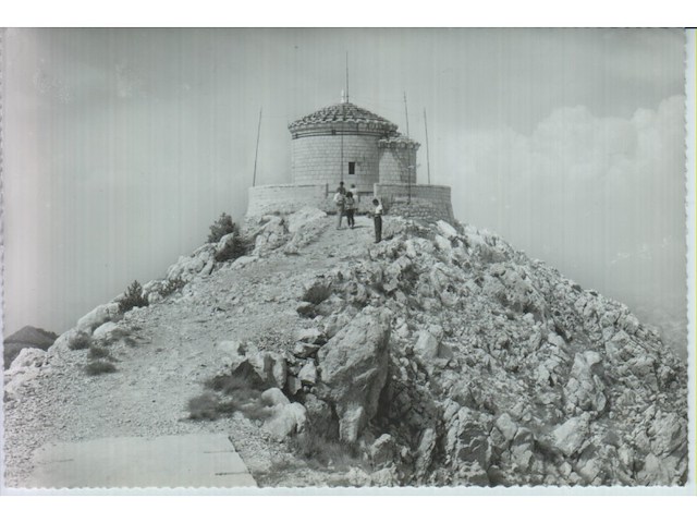 NJEGOŠEV GROB NA LOVĆENU / srušili komunisti 1972.