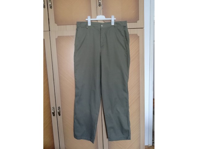 Letnje maslinasto zelene pantalone Yumco