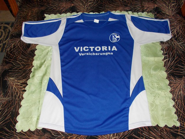 Schalke 04 dres sa potpisima igraca iz sezone 2001/02