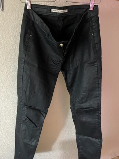 Stradivarius crne pantalone