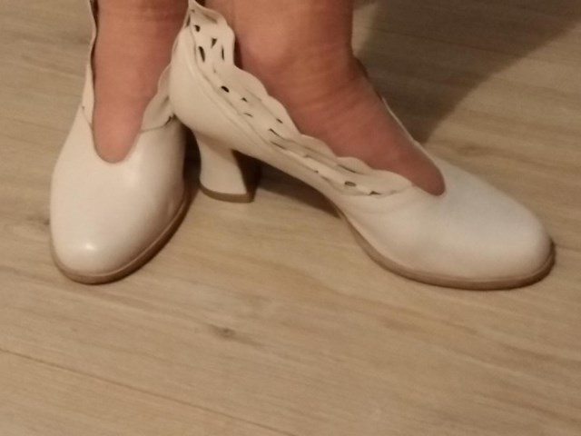 Elegantne kožne cipele - kao nove