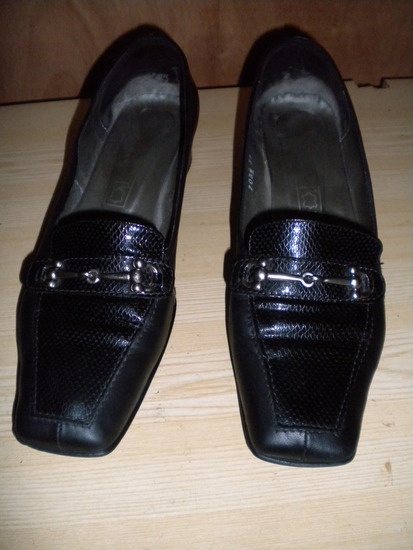 Ženske crne kožne cipele br. 39 Medont