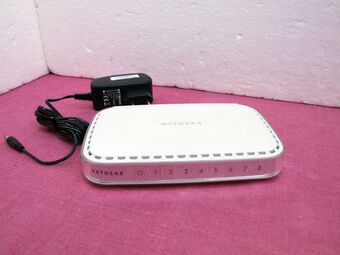 Netgear Gigabit Switch 8 porta + adapter + GARANCIJA!