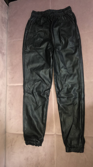 PULL AND BEAR kozne pantalone