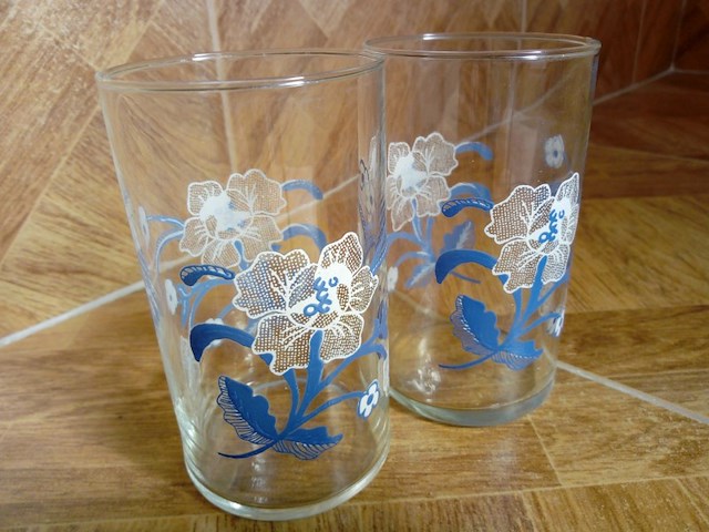 Staklene čaše sa plavo-belim cvetovima, 2 kom.