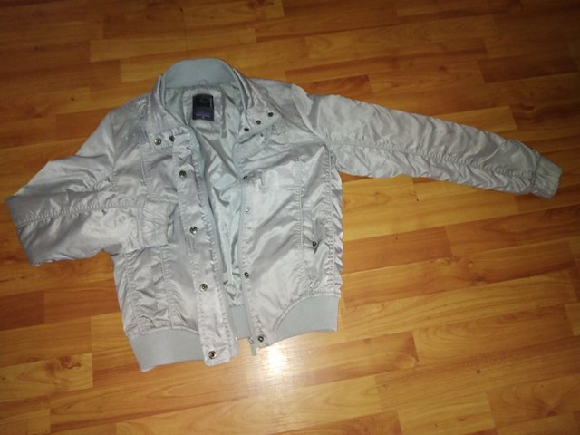 Siva jakna M veličine