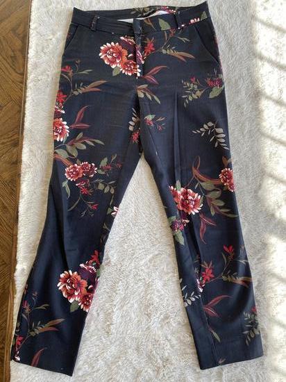 STRADIVARIUS cvetne pantalone