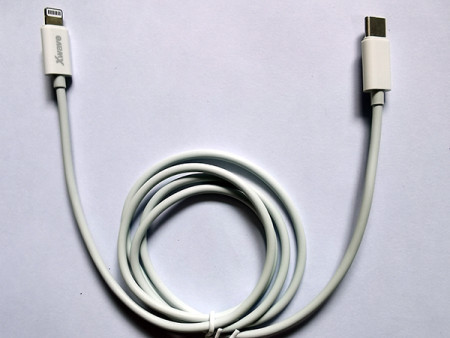 Xwave Kabl TIP-C-muški - LIGHTNING(za iPHONE -muški)/dužina 2m/3A/Aluminium /beli pvc ( TIP-C za iPhone 2m 3A Al white pvc )