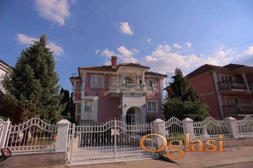 Retko u ponudi, luksuzna vila 332m2 sa bazenom, Durlan, plac 453m2