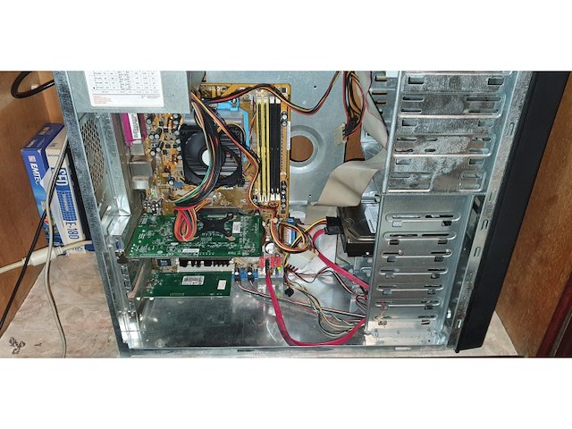 Asus M2N maticna+procesor Athlon+kuler+ram+kablovi