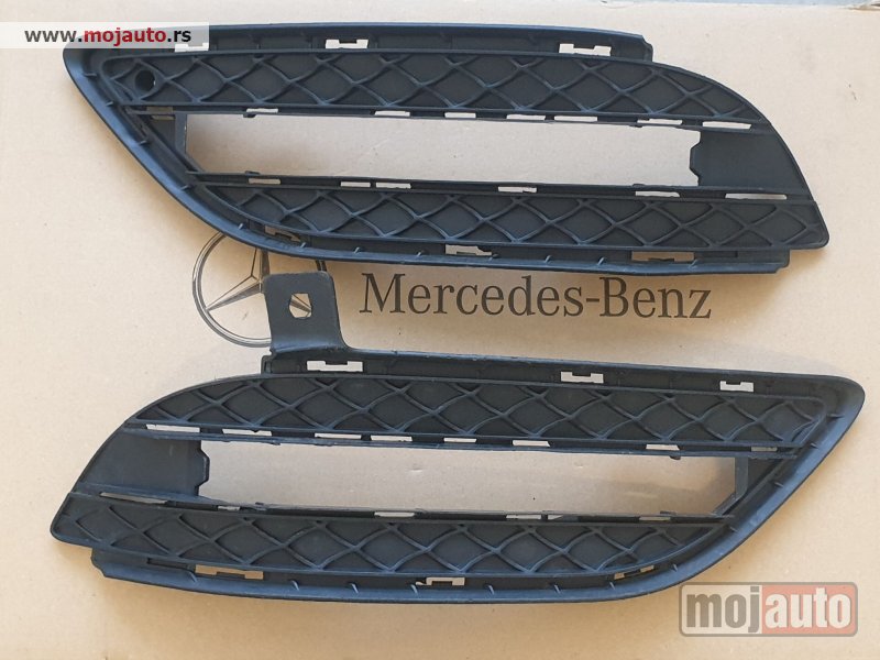 Mercedes B / W246 / 2011-2014 / Desna resetka branika / ORIGINAL