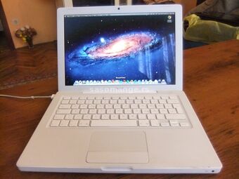 Apple MacBook A1181 laptop za delove