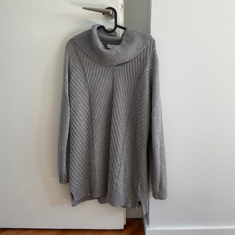 Calvin Klein sivi džemper
