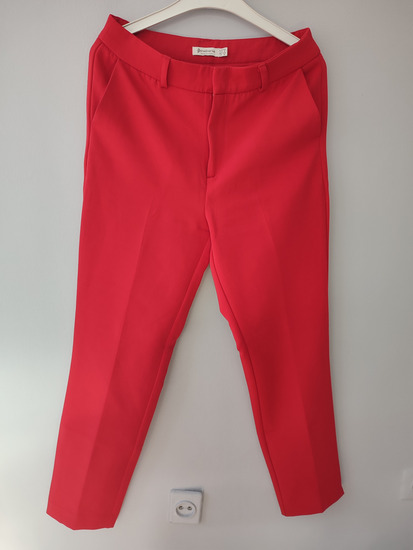 Stradivarius pantalone na ivicu br. 34