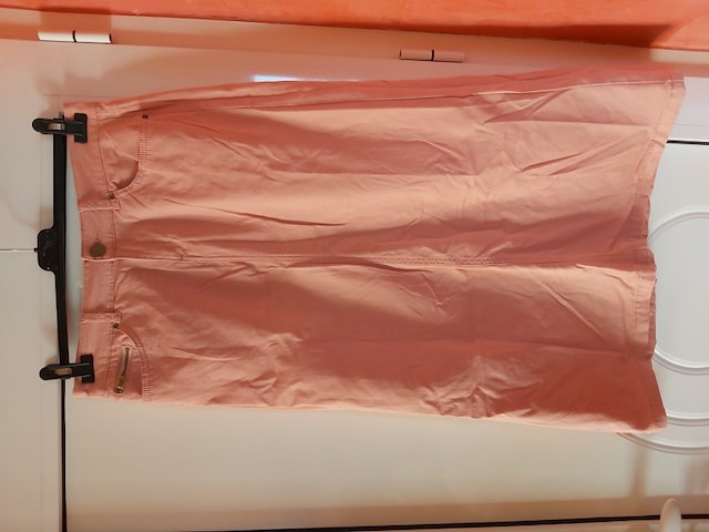 Roze suknja