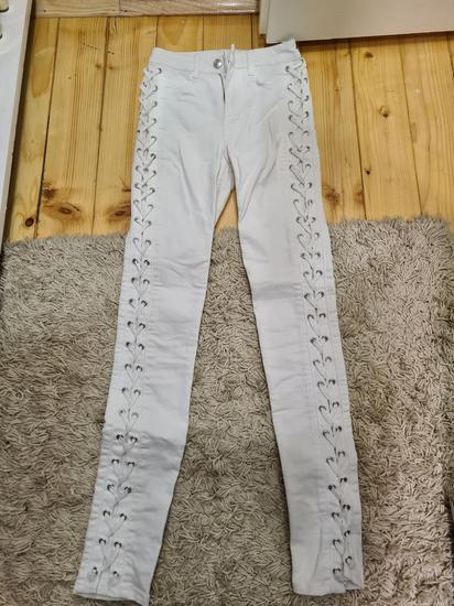 Bele pantalone farmerke