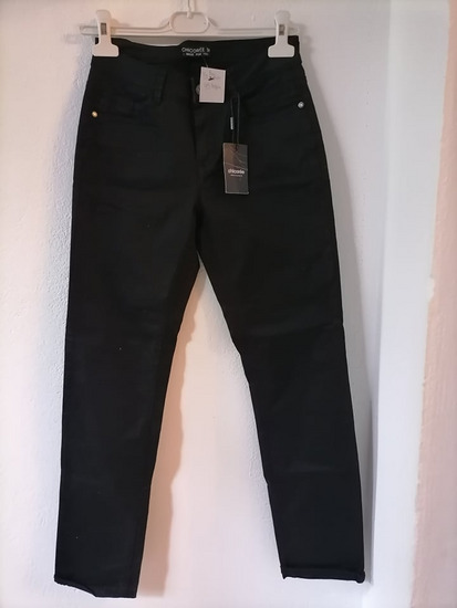 zenske pantalone xs nove