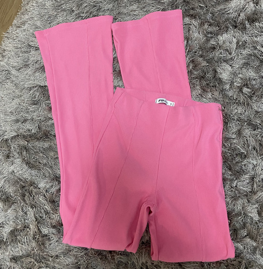 Nee yorker roze pantalone sa sirokim nogavicama