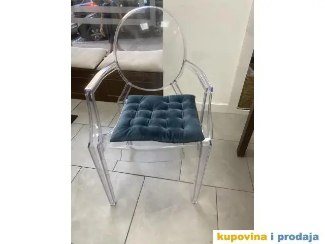 Stolica polu fotelja
