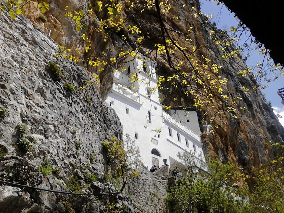 Putovanje na Ostrog iz Beograda 061/6272-529 cena 4500