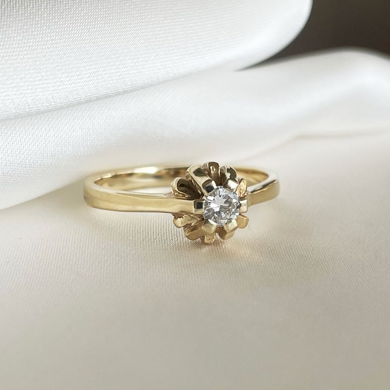 Prsten od žutog zlata sa dijamantom 0.15 ct Si-H